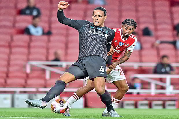 Arsenal shoots down error-strewn Liverpool