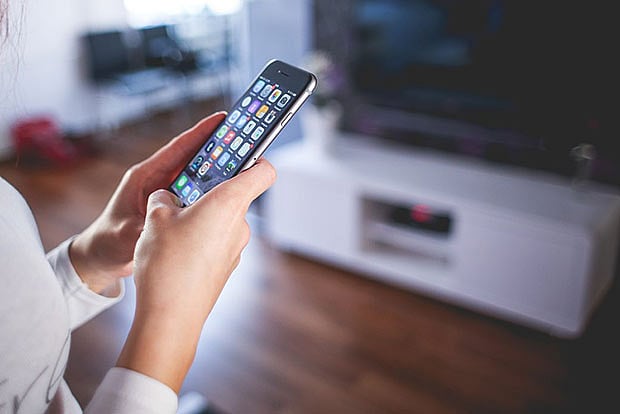 Study reveals how mobile apps grab our attention