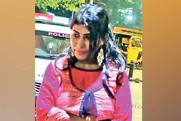 Model held for drunk driving after public intercept car