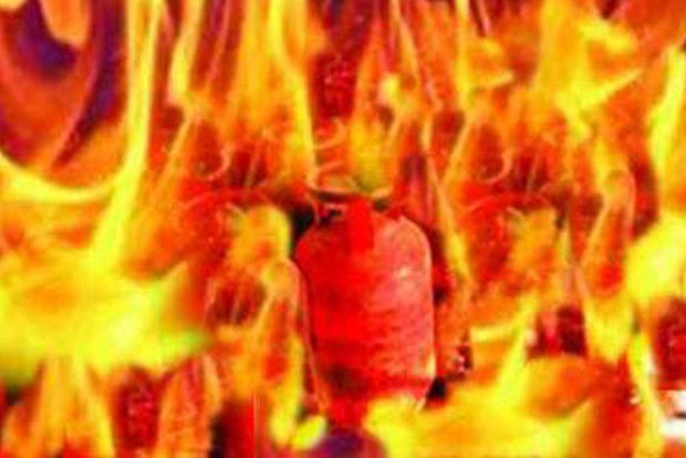 12 huts gutted, LPG cylinder bursts in fire in Tiruvaiyaru district