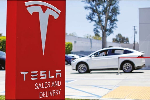 Tesla integrating car sharing in its app: Report