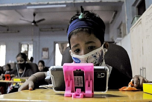 59.2 pc children use smartphones for messaging, only 10.1 pc for online ...