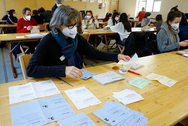 Swiss agree to outlaw facial coverings in 'burqa ban' vote