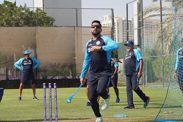 Throw-downs to batters and tips to wicketkeepers, MSD moves into his ...