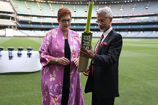 Foreign Minister gifts bat signed by Virat Kohli to Australian leader