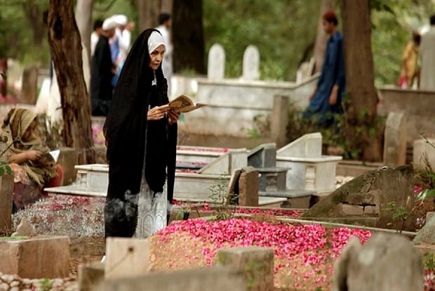 Expensive graves make burials affordable in Pakistan
