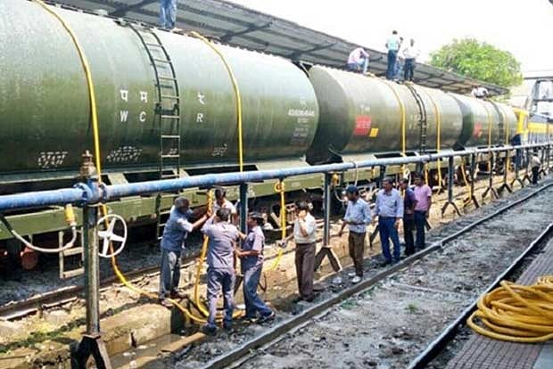50 wagon water train carrying 25 lakh litres reaches Latur