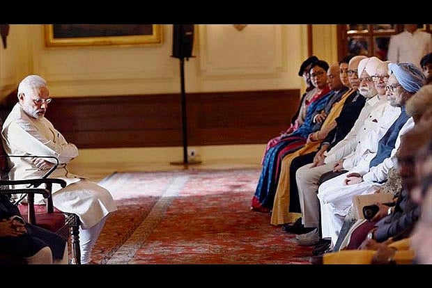 Internet goes nuts about a picture of PM sitting across Manmohan Singh