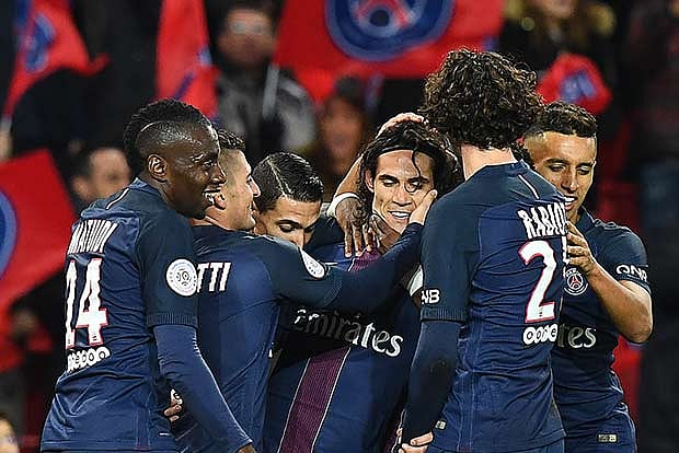 PSG win; Nice slump to first defeat
