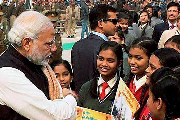 Youth hurls pamphlet at PM Narendra Modi's cavalcade