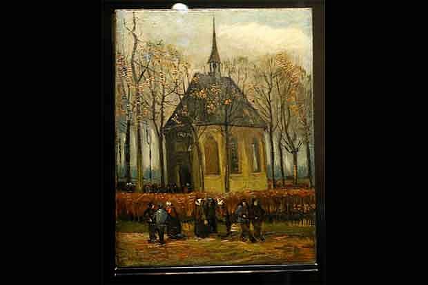 Stolen Van Gogh paintings back in museum
