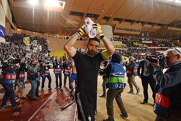 Buffon celebrates 100th Juve Champions League game in style