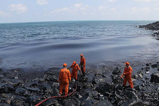 Fishermen claim they are neglected in aftermath of Ennore oil spill