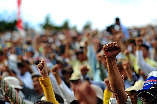 Cops’ kin protest over poor working conditions