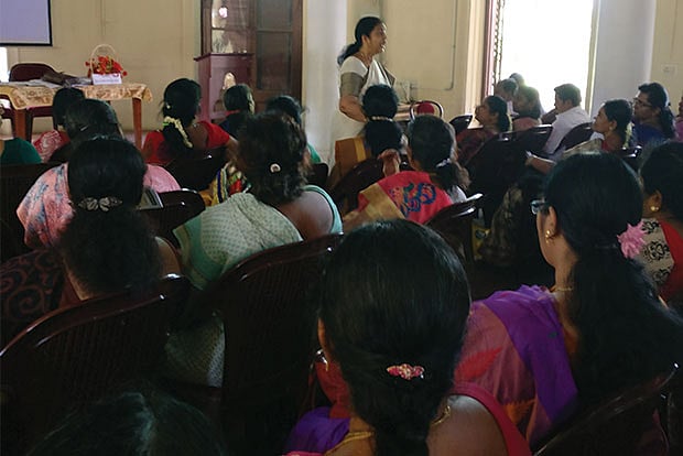200 English teachers attend refresher course