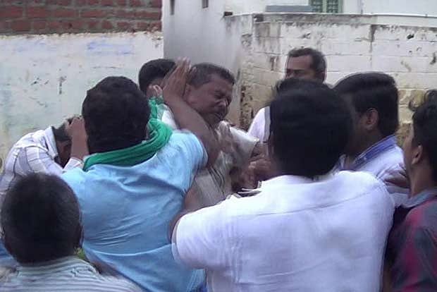 Mob justice for illegal sand lorry drivers in Karur