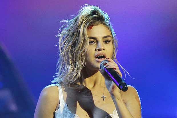 Selena Gomez accused of lip syncing at American Music Awards