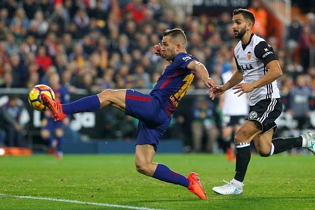 Barca draw at title rivals Valencia after goal-line controversy