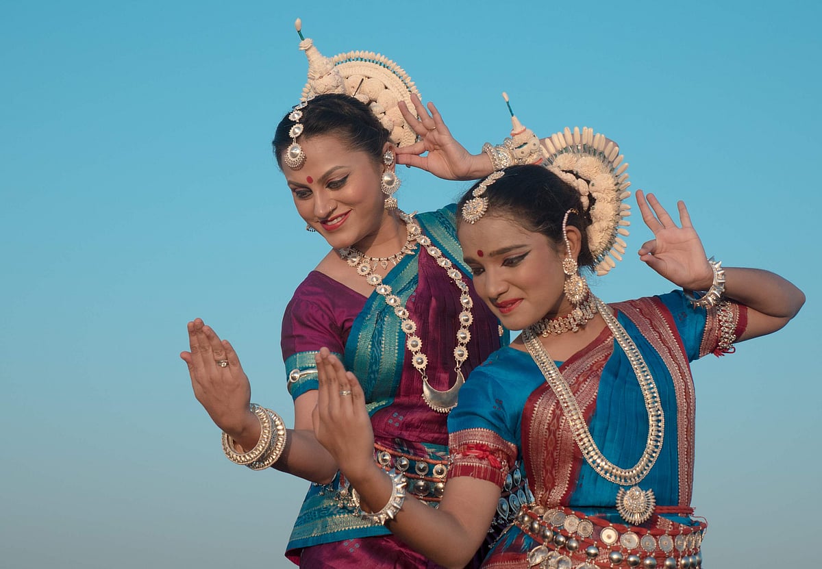 This viral video of two Odissi dancers performing on Alaa Wardi's song ...