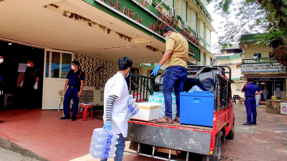 This team from Kozhikode has delivered 9000 water bottles to frontline ...