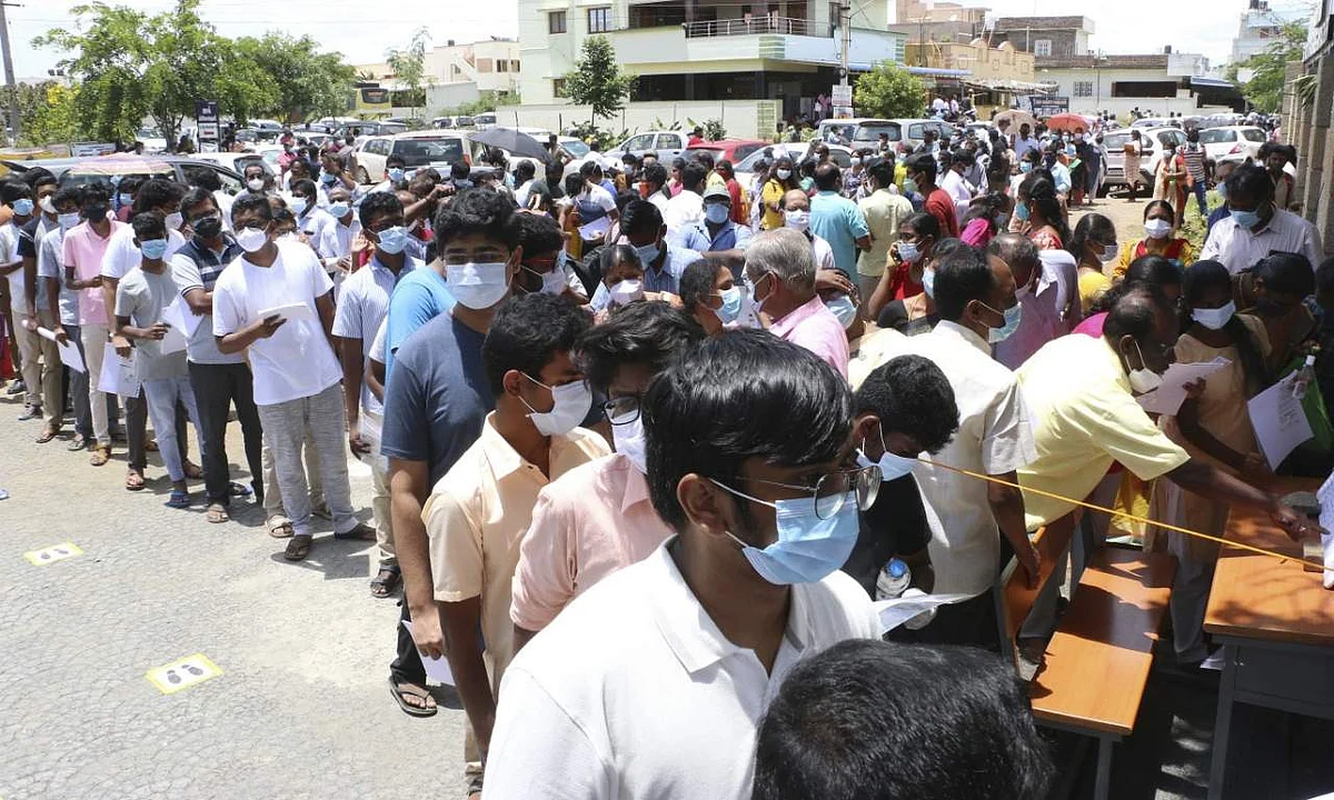MPSC aspirants protest against new exam pattern in Maharashtra; want it ... MPSC aspirants protest against new exam pattern in Maharashtra; want it ...