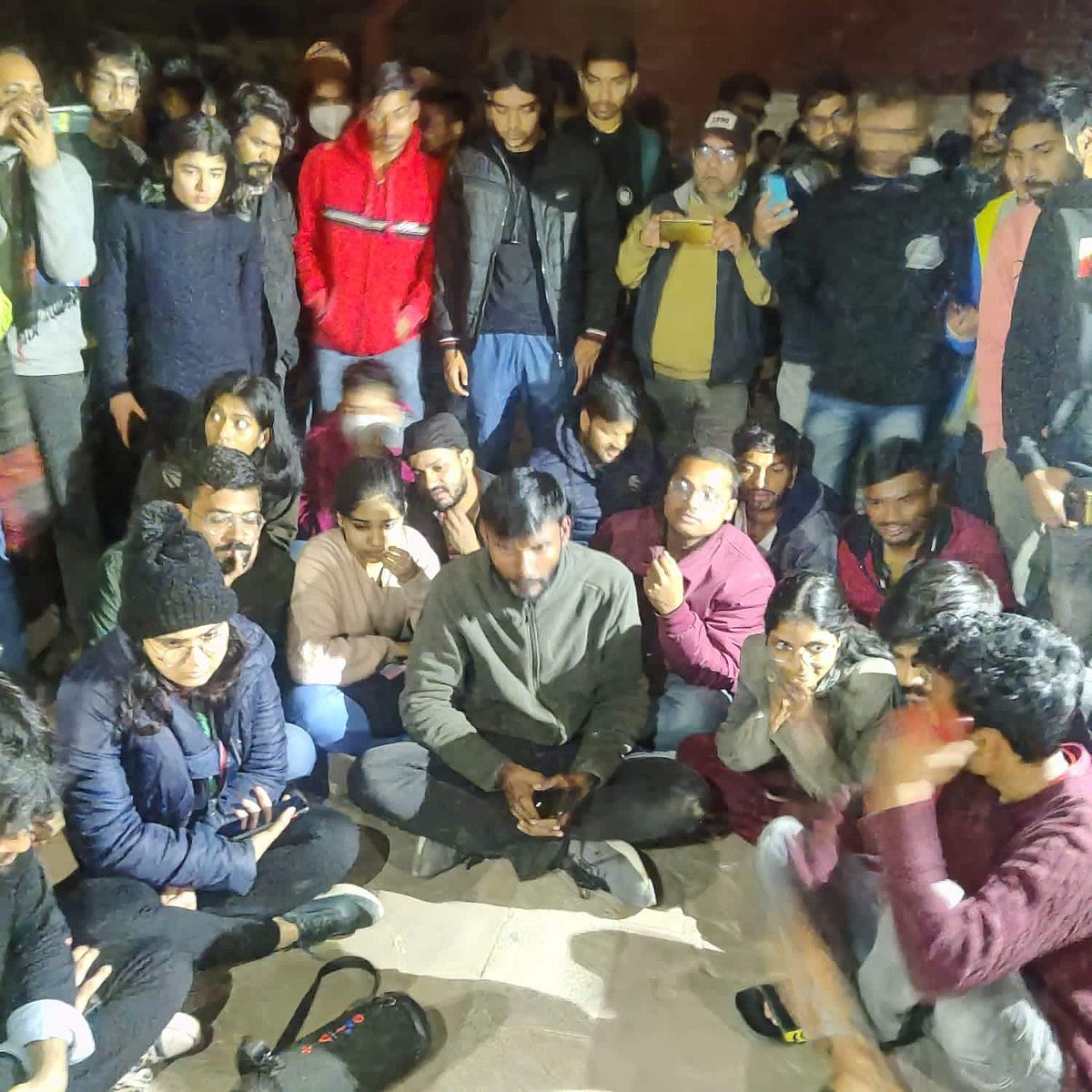 Power And Internet Cut At Jawaharlal Nehru University During Controversial Bbc Documentary Screening