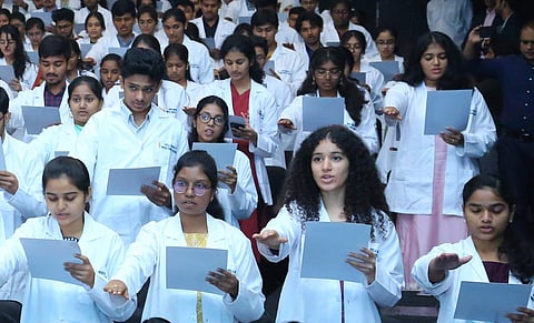 White Coat Ceremony at Apollo Medical College, Hyderabad, welcomes 150 ...
