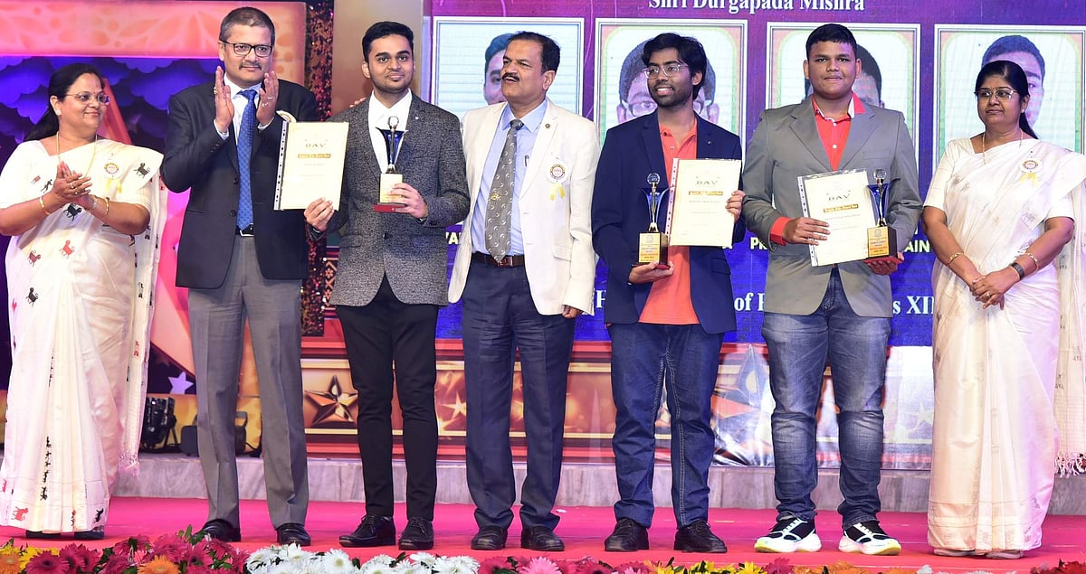 DAV Unit VIII's valedictatory day was a grand success