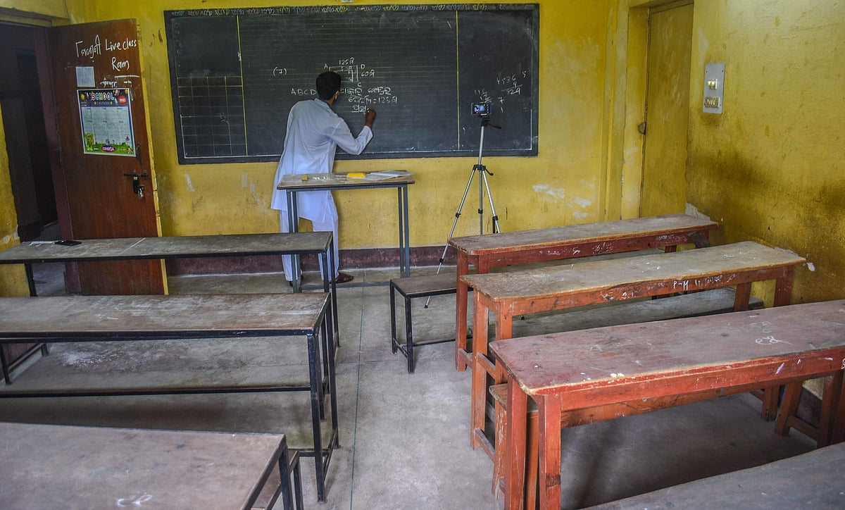 Uttar Pradesh: School headmaster suspended for indulging in obscenity