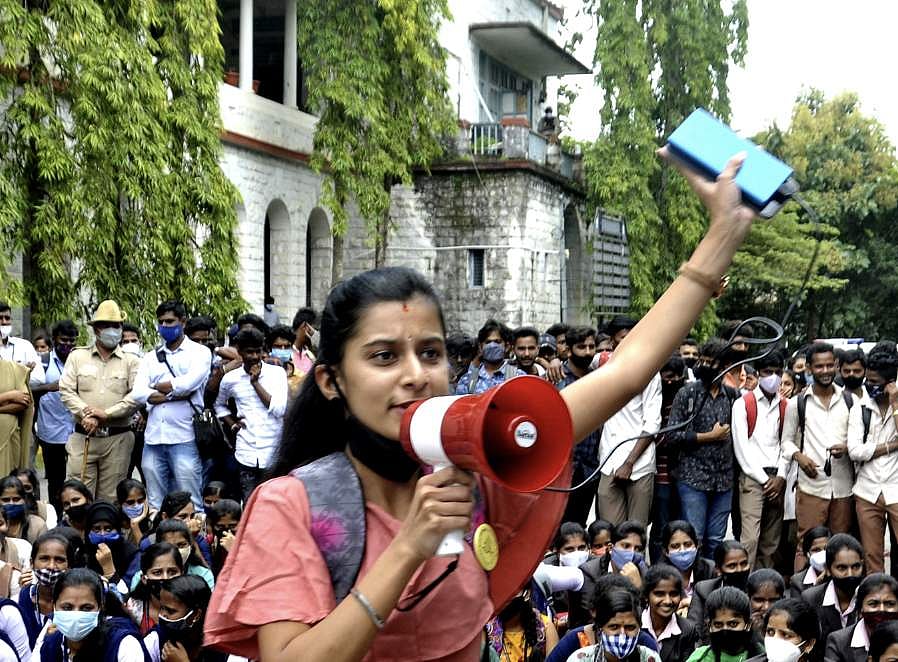 Campus elections for students: What are the pros and cons?