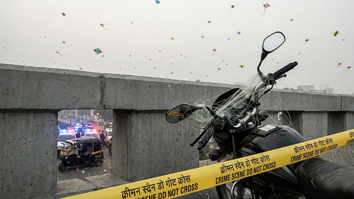 Surat flyover accident: ঘুড়ির সুতোয় মৃত্যুফাঁদ! ৭০ ফুট উঁচু উড়ালপুল ...