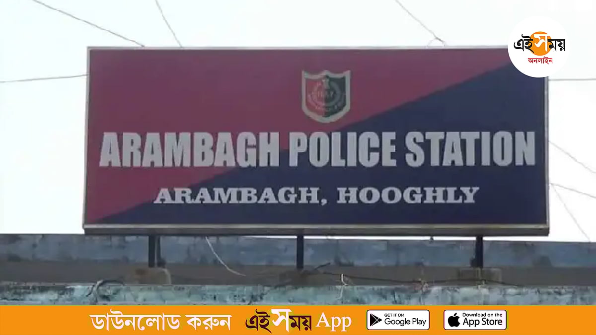 পুলিশ সূত্রের খবর, রাতেই স্ত্রীকে খুন করে ভোরবেলা অভিজিৎ থানায় চলে যায়।