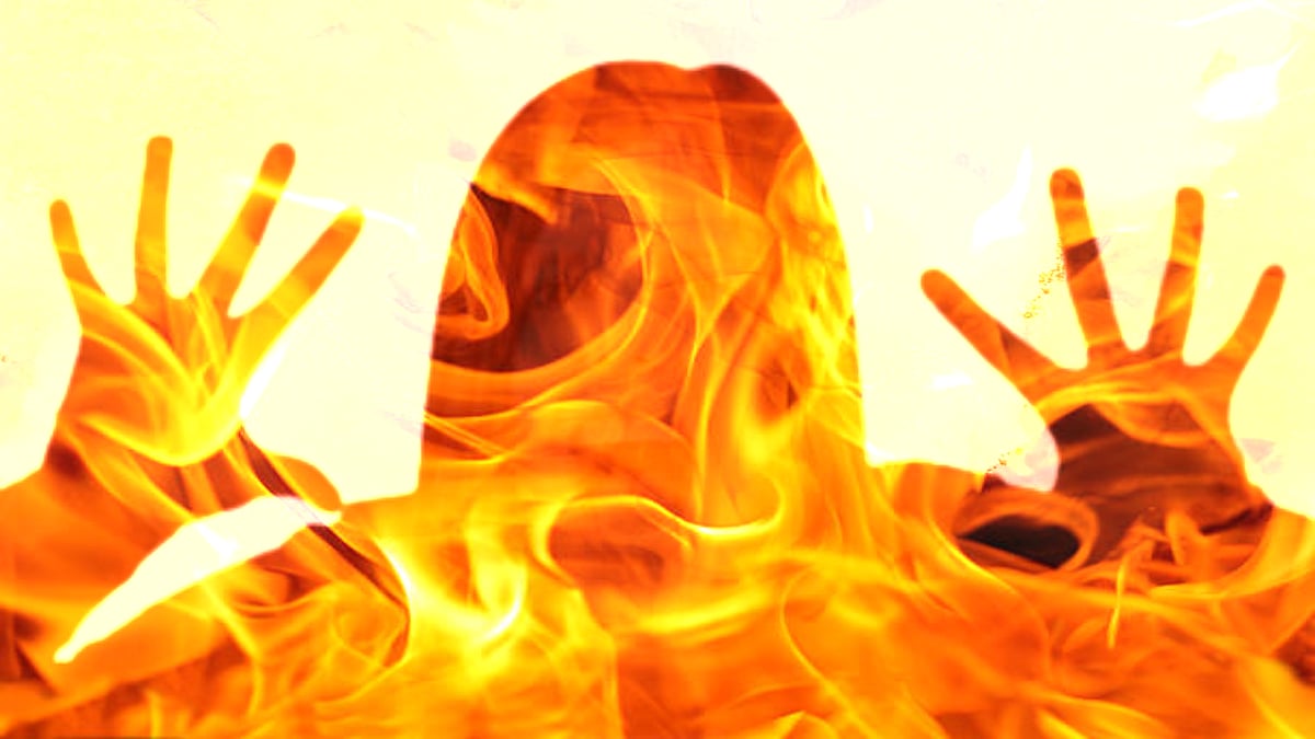 Dumka Burning Case: অবৈধ সম্পর্কের ভয়ঙ্কর পরিণতি! তরুণী বিধবাকে পেট্রল ...