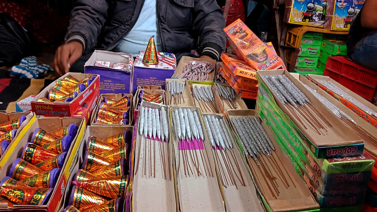 diwali firecrackers: বাজেয়াপ্ত তো হচ্ছে, কিন্তু নষ্ট কী ভাবে? আতশবাজি ...