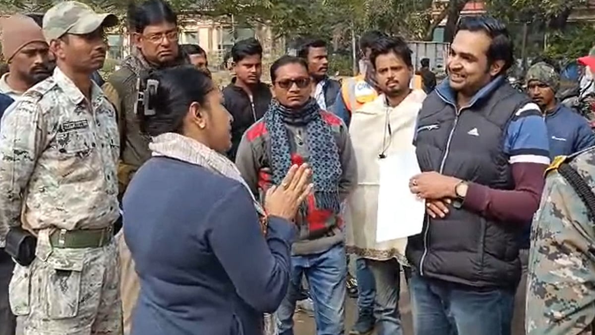 হিয়ারিং কেন্দ্রে ঢুকতে দিতে হবে BLA 2-দের, মেদিনীপুরে অশান্তিতে থমকাল ...