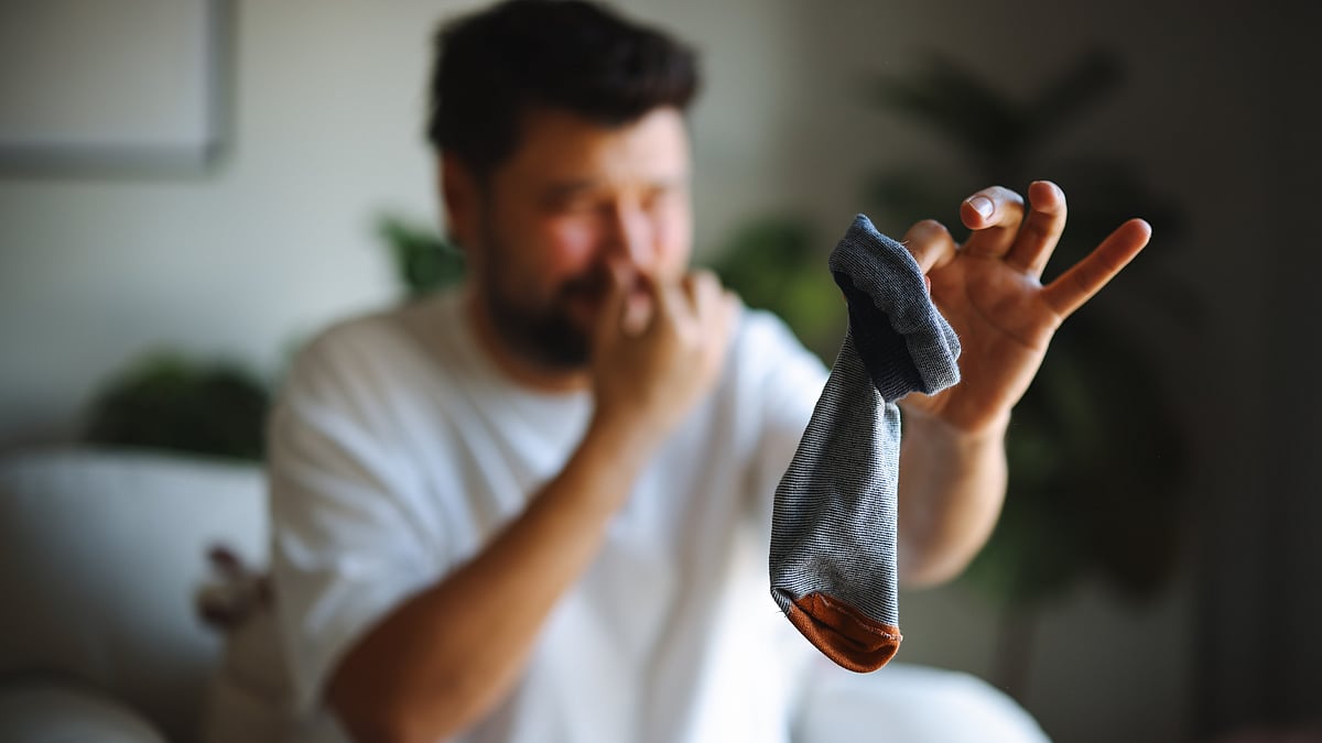 smelly socks: মোজার দুর্গন্ধে টেকা দায়? এই শীতে কী ভাবে যত্ন নেবেন ...