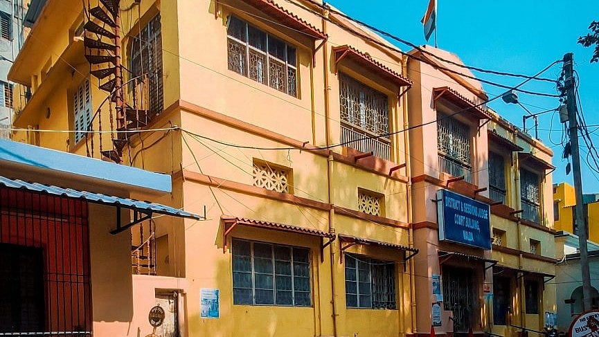 Malda news: নোটারি হলে কমত ঝঞ্ঝাট, আদালত কর্তৃপক্ষের চাপও, এফিডেভিট ...