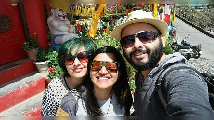 World News : ১০ বছর ধরে রোজ‌ই থ্রিসাম! যৌন জীবন‌ নিয়ে অকপট স্বামী-সতীন ...