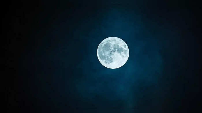 Strong Moon Benefits: চাঁদ প্রসন্ন থাকে এই রাশির জাতকদের উপর, কোনও ...