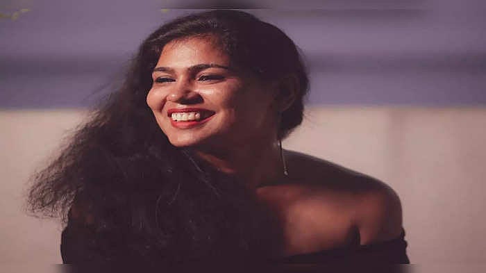 Rehana Fathima : অর্ধনগ্ন শরীরে সন্তানদের দিয়ে ছবি আঁকানো মামলায় ...