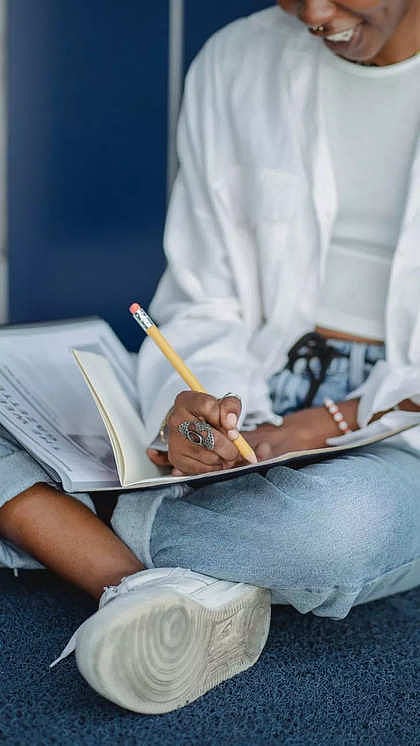 কোচিং ছাড়াই IAS, তেজস্বীর কাহিনী বেজায় চমকপ্রদ - Meet IAS officer ...