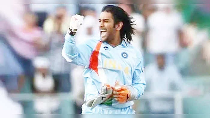 MS Dhoni New Hair Cut : ২০০৭ সালের বিশ্বকাপ জেতার লুক নিয়েই কি অবসর ...