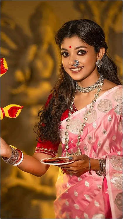 ফুচকা দিয়ে পুজো শুরু দেবলীনার - devlina kumar durga puja 2023 started ...
