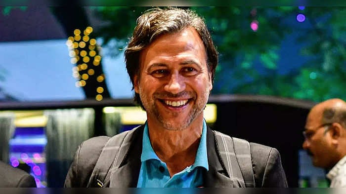 East Bengal FC Coach Carles Cuadrat Has Been Featured In Pradhan Movie ...