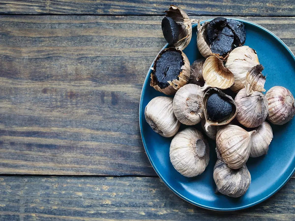 Black Garlic Benefits: সর্দি কমাতে সাদা রসুনের প্রভাব তো জানেন! তবে ...