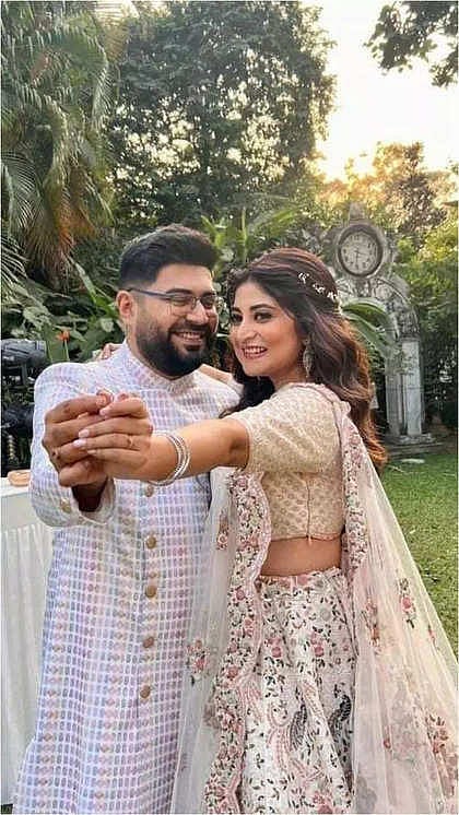 বিয়ের চার মাস পর প্যারিসে সন্দীপ্তার হানিমুন - sandipta sen and soumya ...