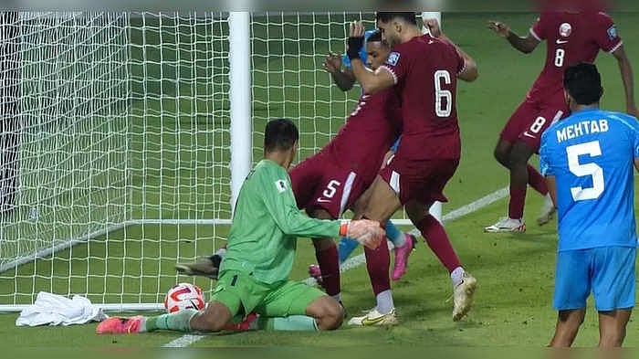 IND vs QAT Controversial Goal: কাতারের গোলে রেফারির বিতর্কিত ...