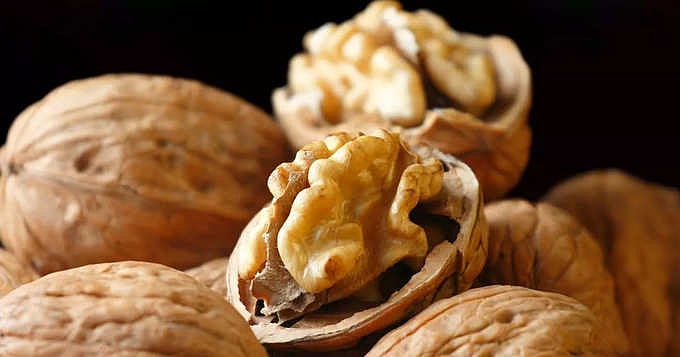 Health Benefits Of Walnut - পুষ্টিতে ভরপুর আখরোট, রোজ খেলে বুদ্ধি খুলবে ...