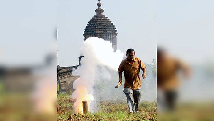 কামানের তোপে শুরু মল্লরাজাদের পুজো - Malla Raja's family's Puja starts ...