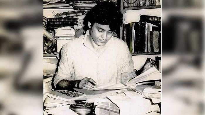 ভুলিনি, লাইব্রেরি থেকে শেষ কোন বইটি এনে দিলাম শিশিরকুমারকে - soumitra ...